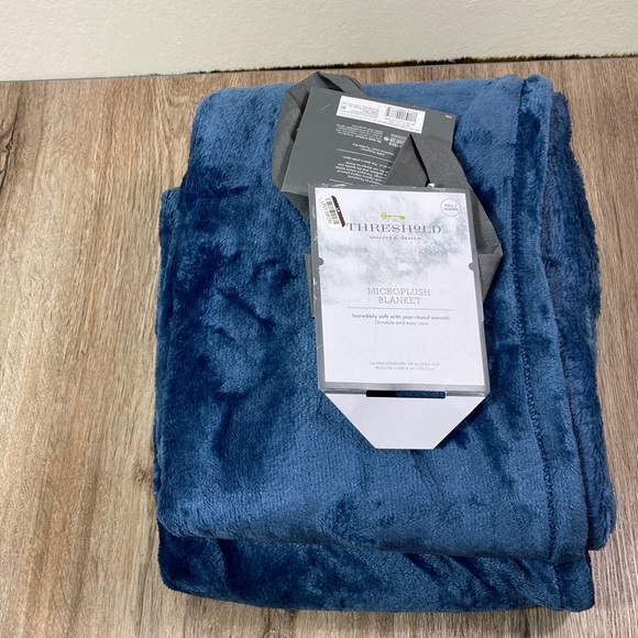 Threshold | Bedding | Threshold Microplush Blanket Queen | Poshmark